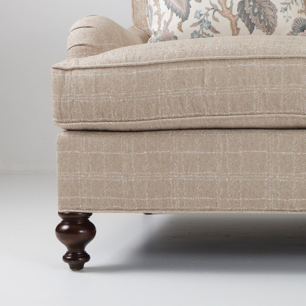 Arthur Sofa – English Traditions