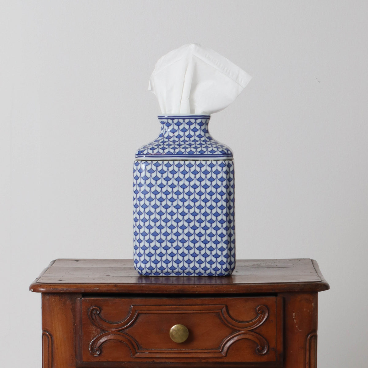 Blue & White Scalloped Tissue Box Holder – English Traditions